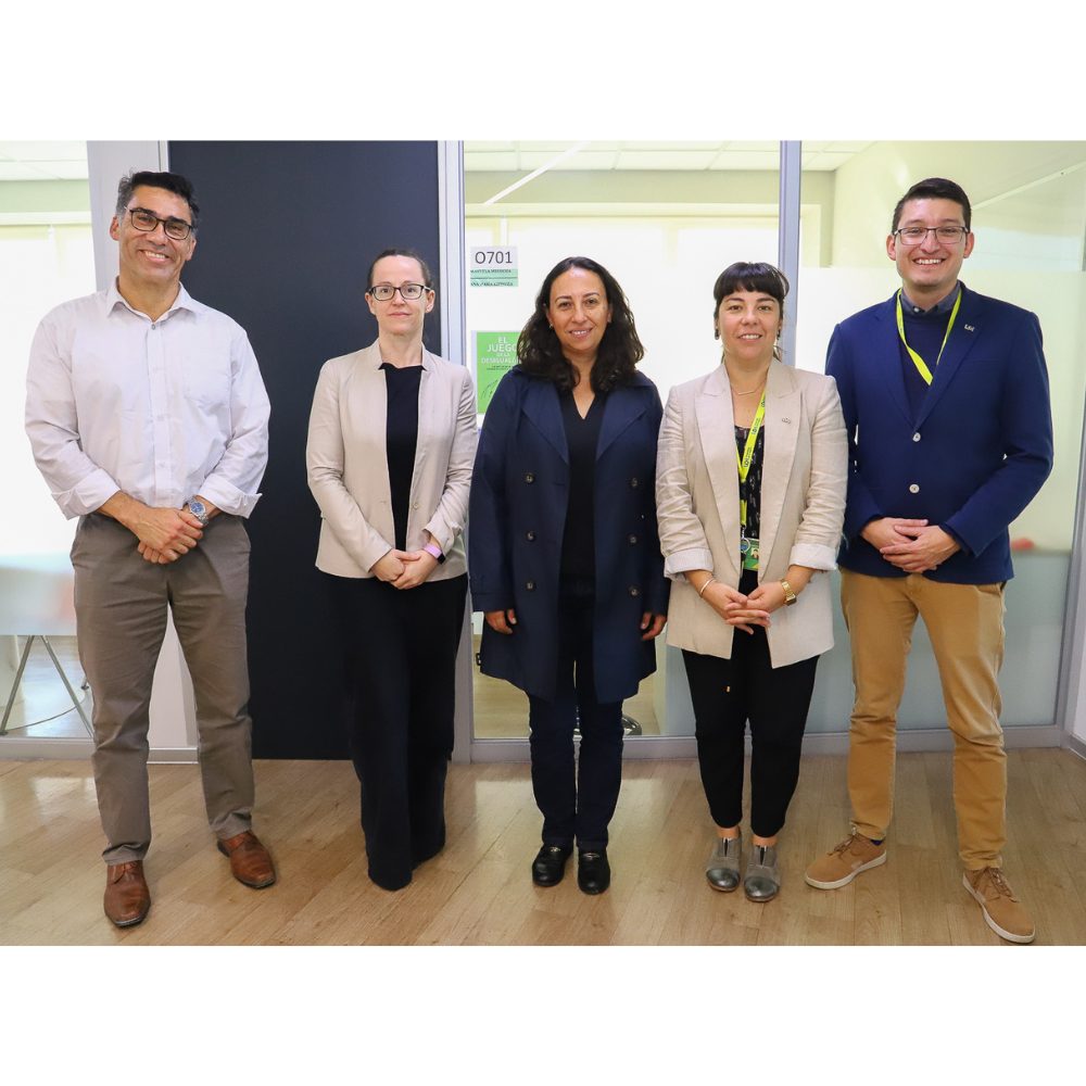 Académica chileno-francesa visitó la UOH - Universidad de O'Higgins